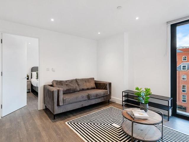 Flat 58, Georges Wharf, East Tucker. 1 bed apartment to rent £1,530 pcm £353 pw