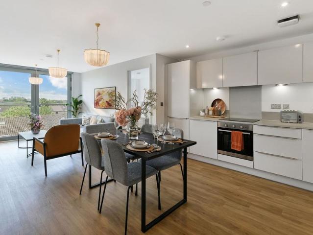 Flat 515 Solstice Apartments, 801. 2 bed apartment to rent £1,690 pcm £390 pw