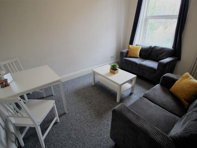 Flat 5, 158 Woodsley Road, LS2 9LZ, Leeds