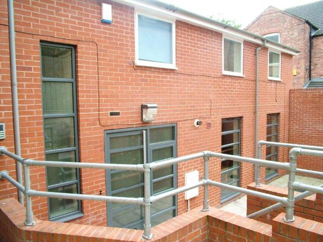 Flat 5, 15a, Arthur Street. 3 bed house to rent £2,054 pcm £474 pw