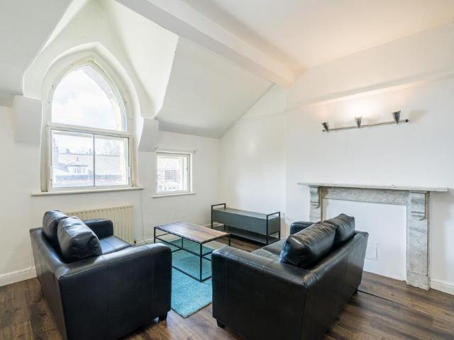 Flat 5, 16 Clarendon Road, LS2 9NN 2 bed flat to rent £1,381 pcm £319 pw