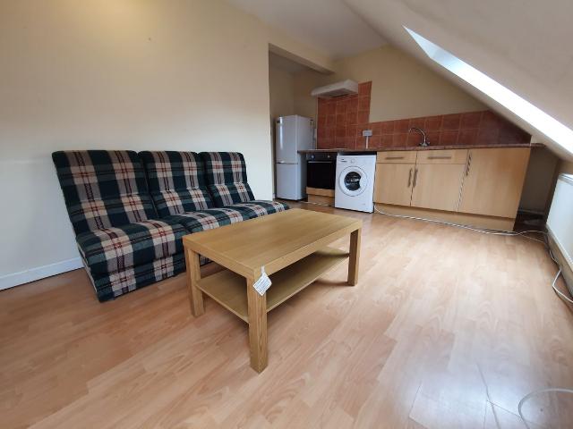 Flat 5, 16 Mundy Place CF24, 1 bed flat to rent, £825 pcm | PrimeLocation