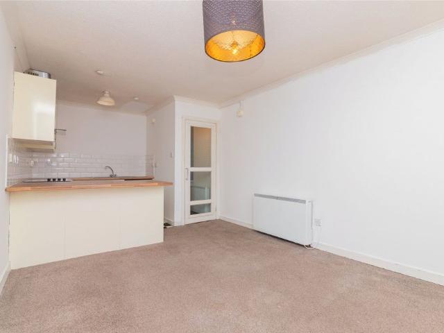 Flat 5, 174 Bell Street