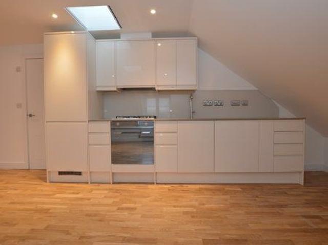 Flat 5 23 27 Endsleigh Road, Merstham, Surrey, RH1