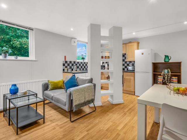 Flat 5, 23 Cliff Road, DESIGN HOUSE Leeds, LS6 2ET