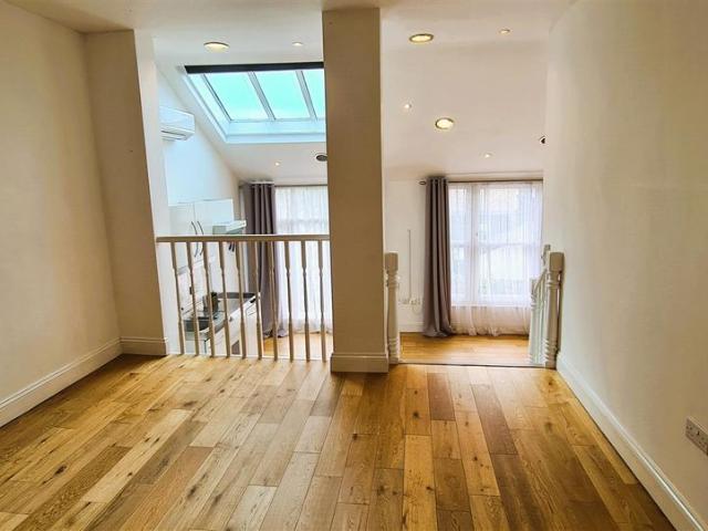 Flat 5, 24 Newmarket Road, Cambridge CB5, 1 bed flat to rent, £1,200 pcm | PrimeLocation