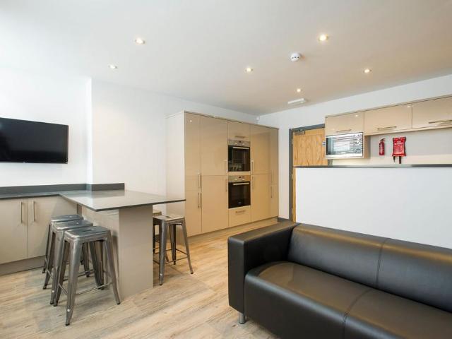Flat 5, 4 Stanford Street 6 bed flat to rent £3,640 pcm £840 pw