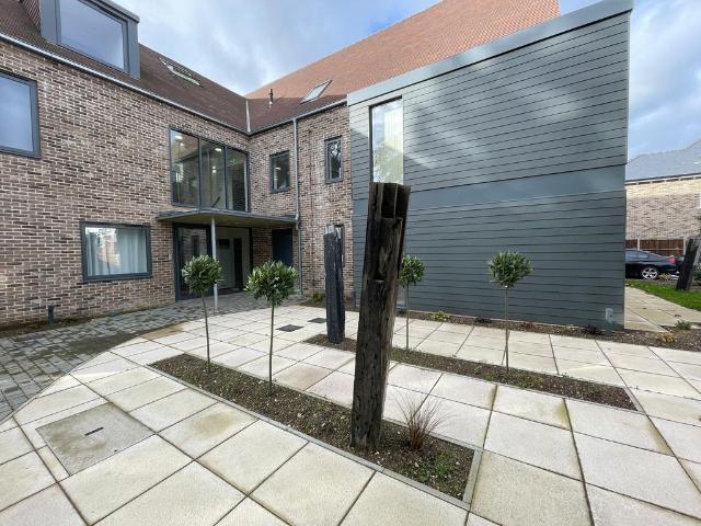 Flat 5 Block A Southernwood 2 bed flat to rent £1,600 pcm £369 pw
