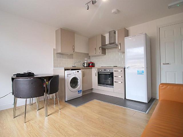 Flat 5, Harpur Street, Bedford MK40, 2 bed flat to rent, £1,050 pcm | PrimeLocation