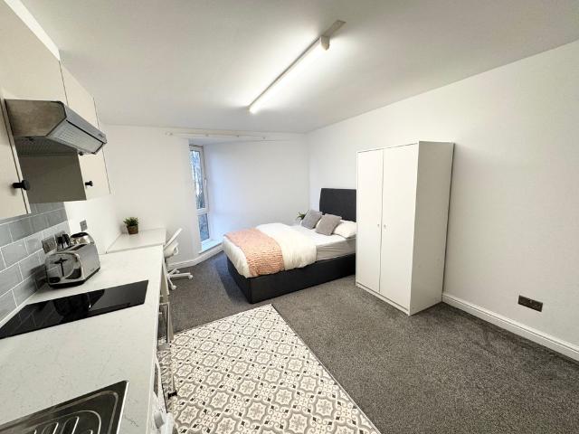 Flat 5, Samara Plaza, LS2 9DU, Leeds