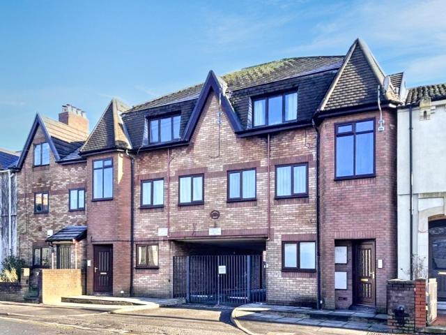 Flat 5, Pembroke Mews, Clive Road, Canton, Cardiff CF5, 2 bed flat to rent, £1,050 pcm | PrimeLocation
