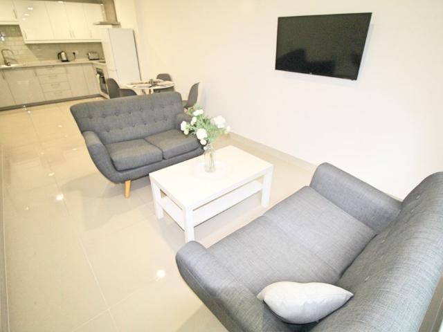 Flat 5, Westmount, LS2 9NZ, Leeds