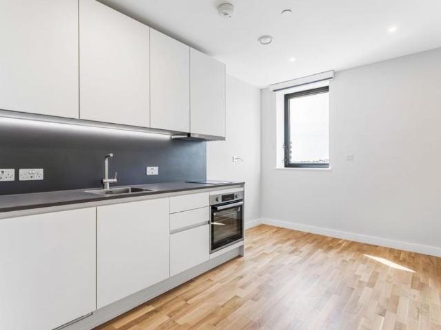 Flat 69, Premier House Canning Road Studio to rent £1,075 pcm £248 pw