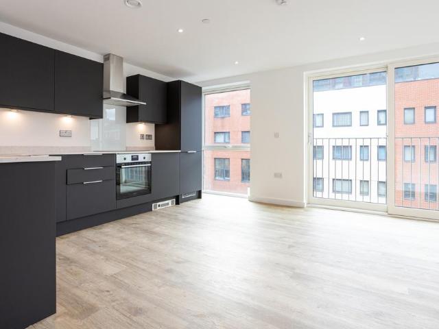 Flat 616, Hairpin House, Bradford. 2 bed flat to rent £1,325 pcm £306 pw