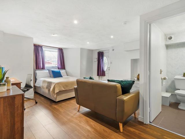 Flat 6, 11 Spring Road Leeds, LS6 1AD