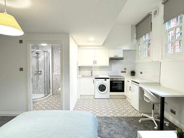 Flat 6, 221 Woodhouse Street, LS6 2UZ, Leeds