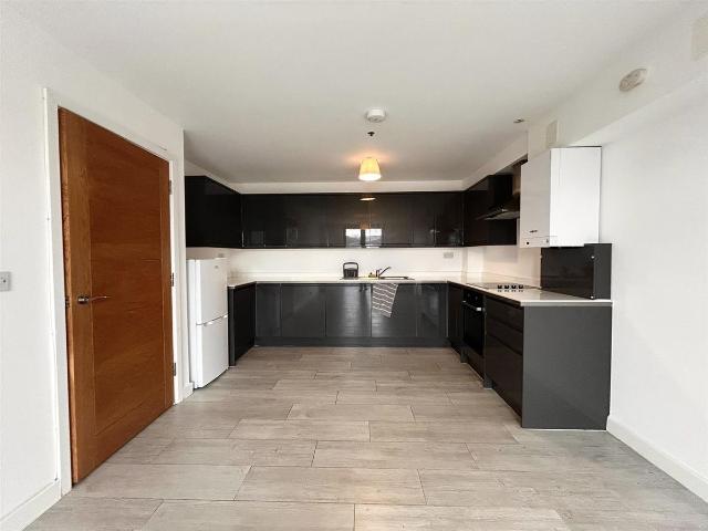 Flat 6, Adams Yard, Maidenhead Street, Hertford SG14, 2 bed flat to rent, £1,525 pcm | PrimeLocation