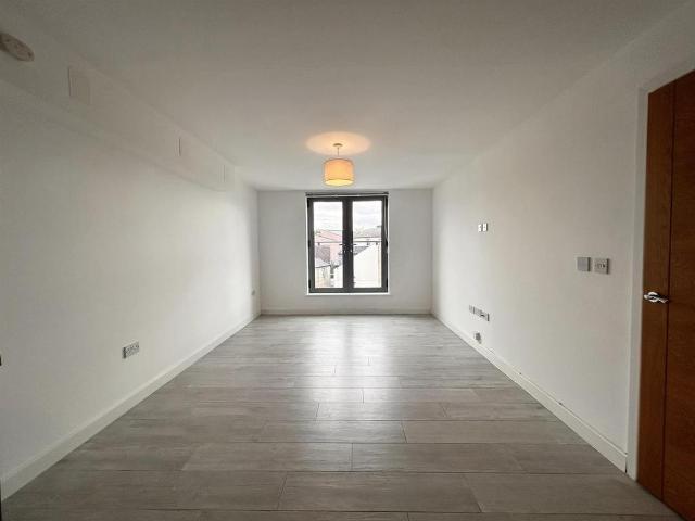 Flat 6, Adams Yard, Maidenhead. 2 bed apartment to rent £1,495 pcm £345 pw
