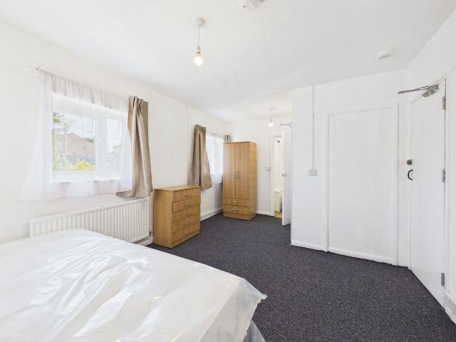 Flat 6, East Oxford & Rose Hill OX4, Room to rent, £1,100 pcm | PrimeLocation