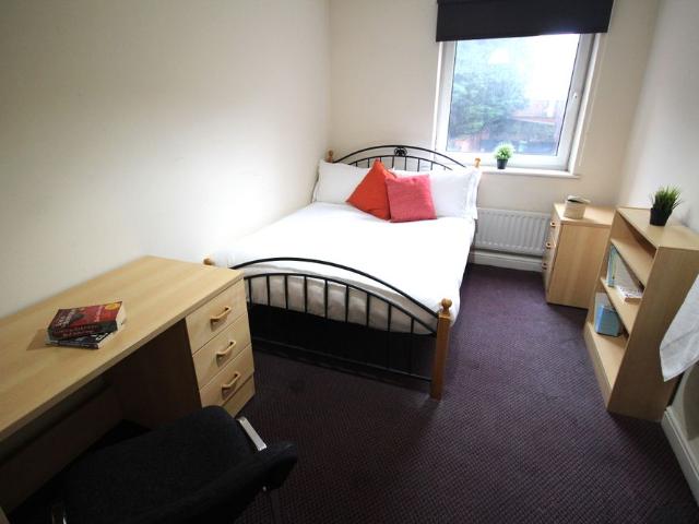 Flat 6, Samara Plaza, LS2 9DU, Leeds