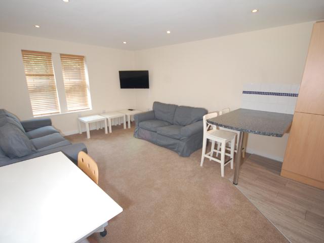 Flat 6 Room 1