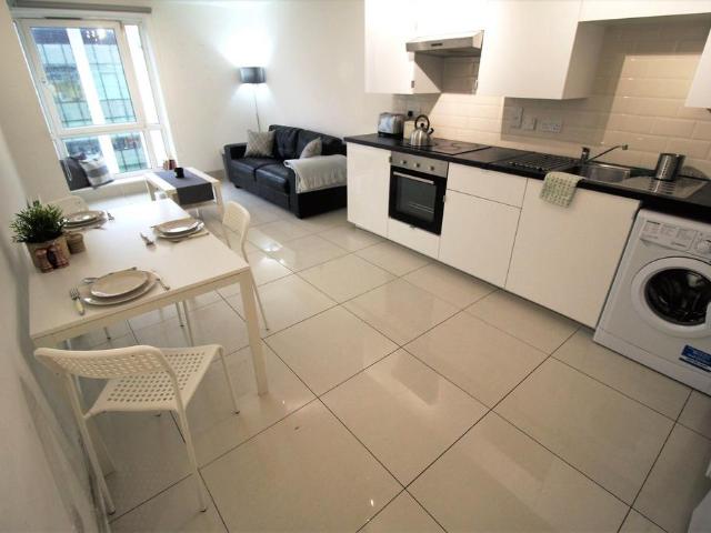 Flat 74, 205 Clarendon Road, Leeds. 3 bed flat to rent £1,551 pcm £358 pw