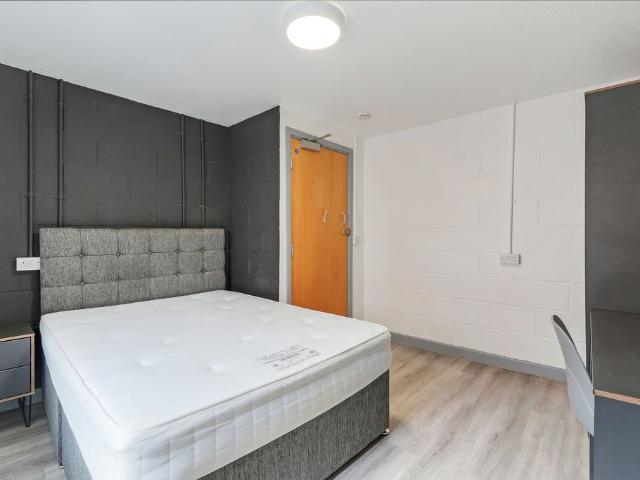 Flat 71 Phoenix Court, Rockingham Street, Sheffield S1, 1 bed flat to rent, £725 pcm | PrimeLocation