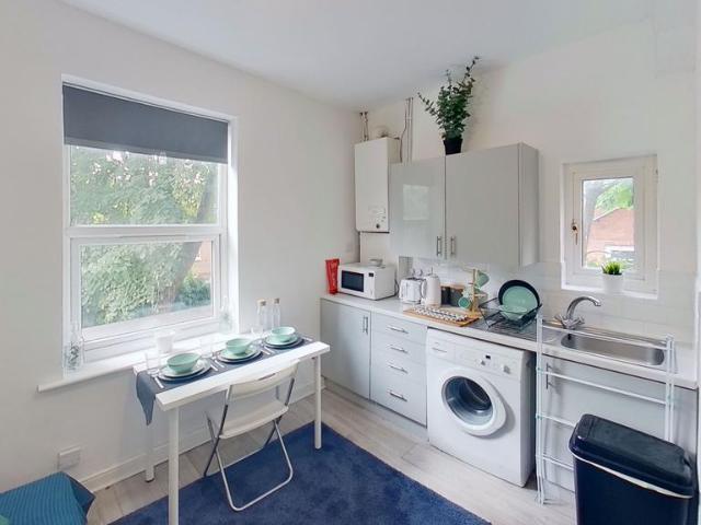 Flat 7, 122 Foxhall Road, Forest. 2 bed flat to rent £1,127 pcm £260 pw