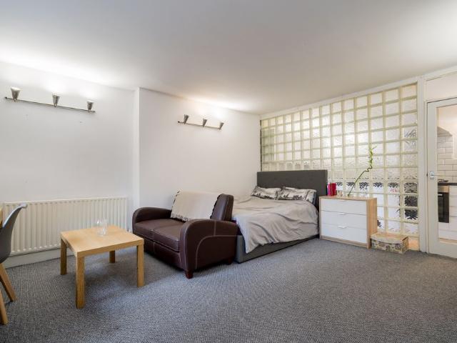 Flat 7, 16 Clarendon Road, LS2 9NN, Leeds