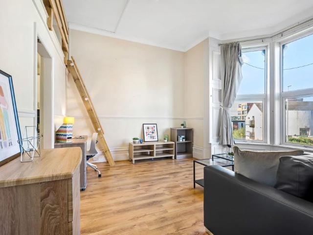 Flat 7, 2 Victoria Terrace Leeds, LS3 1BX