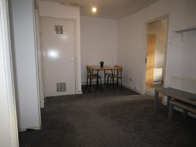 Flat 7, 30 Kelso Road LS2, 2 bed flat to rent, £1,260 pcm | PrimeLocation