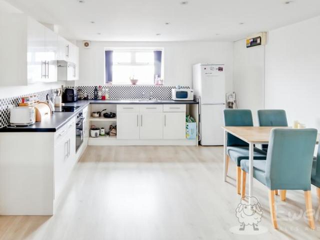 Flat 7, Ground Floor, Express House. 2 bed ground floor flat to rent £1,150 pcm £265 pw