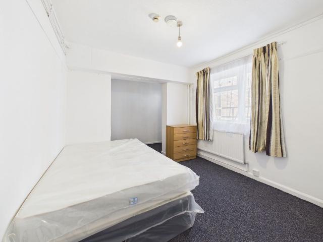 Flat 7, East Oxford & Rose Hill OX4, Room to rent, £1,100 pcm | PrimeLocation