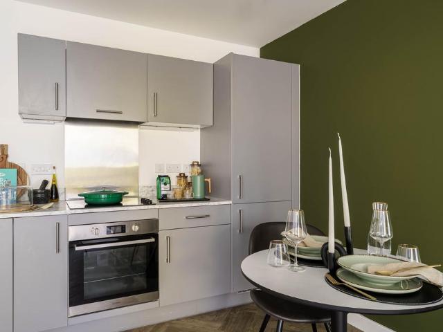 Flat 7, Machine Works House, Hayes. Studio to rent £1,450 pcm £335 pw