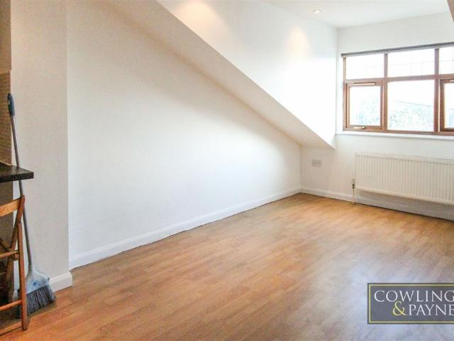 Flat 7 Padda Court, Irvon Hill Road, Wic.