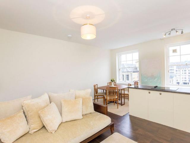 Flat 8, 20 Henderson Row