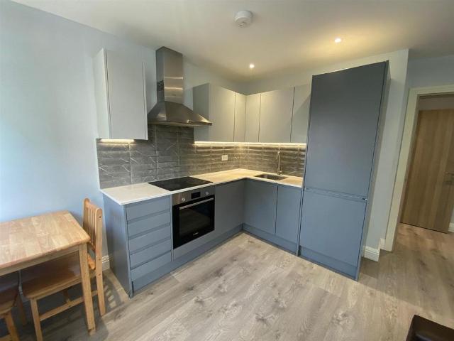 Flat 8 Francis House, 760 762 Barking. 1 bed flat to rent £1,450 pcm £335 pw