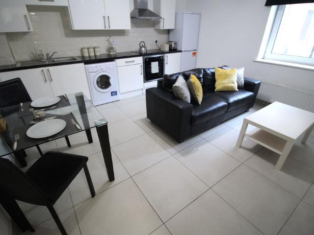 Flat 8, Samara Plaza, LS2 9DU, Leeds