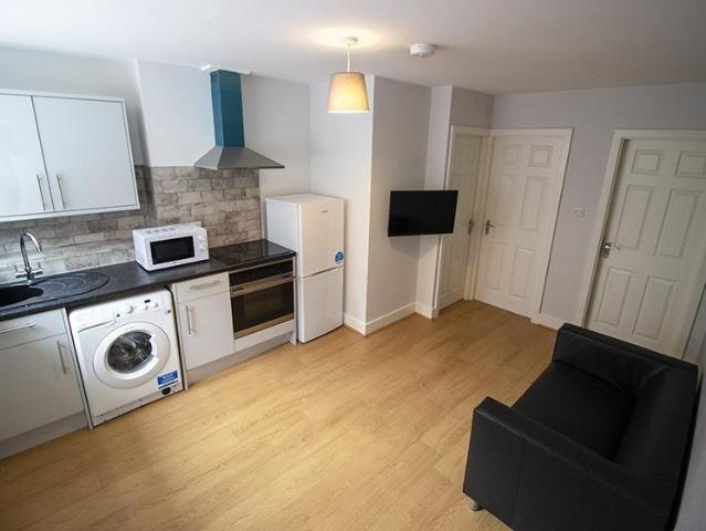 Flat 9, 136 North Sherwood Street. 2 bed flat to rent £1,283 pcm £296 pw