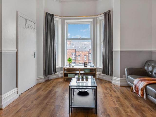 Flat 9, 223 Hyde Park Road Leeds, LS6 1AH