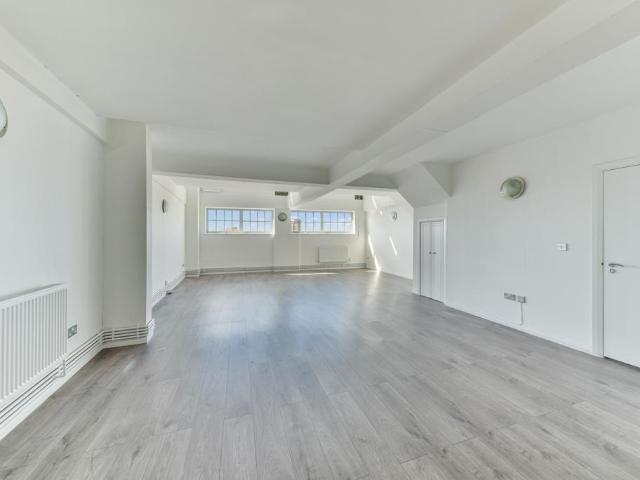 Flat 9 Ability View, 220 Kingsland. 3 bed apartment to rent £3,900 pcm £900 pw