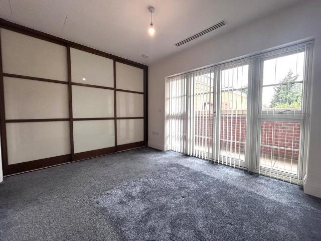 Flat 9, Hurley Court, 953 High Road. 2 bed flat to rent £2,400 pcm £554 pw