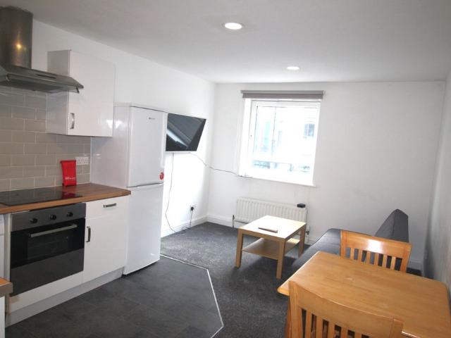 Flat 9, Samara Plaza, LS2 9DU, Leeds