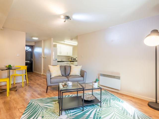 Flat 9, V3 VICTORIA TERRACE Leeds LS3 1BX