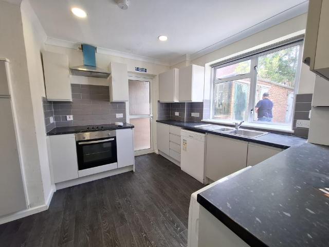 Flatfield Road, HEMEL HEMPSTEAD 4 bed house to rent £2,400 pcm £554 pw