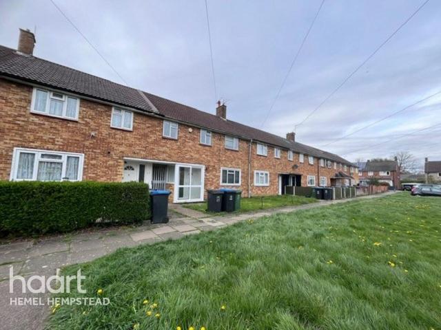 Flatfield Road, Hemel Hempstead 5 bed detached house to rent £2,400 pcm £554 pw