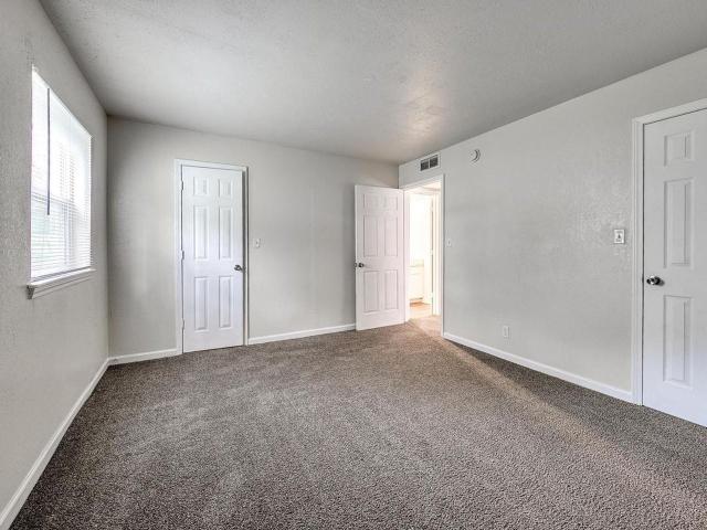 Flats @ 139 1 Bedroom Apartment for Rent at 139 N Garnett Rd, Tulsa, OK 74116