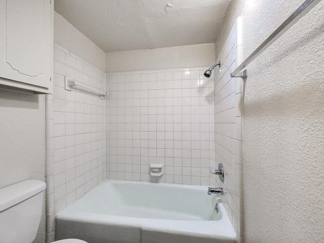 Flats @ 139 1 Bedroom Apartment for Rent at 139 N Garnett Rd, Tulsa, OK 74116