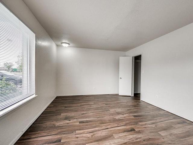 Flats @ 139 2 Bedroom Apartment for Rent at 139 N Garnett Rd, Tulsa, OK 74116