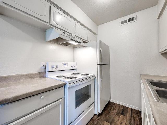 Flats @ 139 2 Bedroom Apartment for Rent at 139 N Garnett Rd, Tulsa, OK 74116